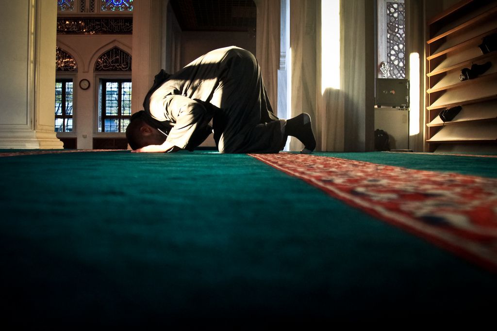 Appreciating the Anatomy and Beauty of Sajdah – Islamfort.info
